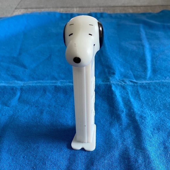 PEZ | Toys | Vintage Snoopy Pez Dispenser White Stem Footed | Poshmark